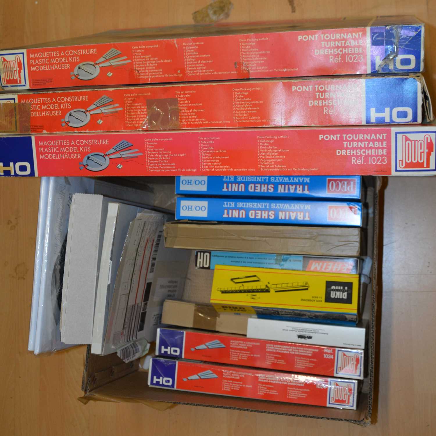 Lot 266 - Jouef HO gauge model railway, including ref