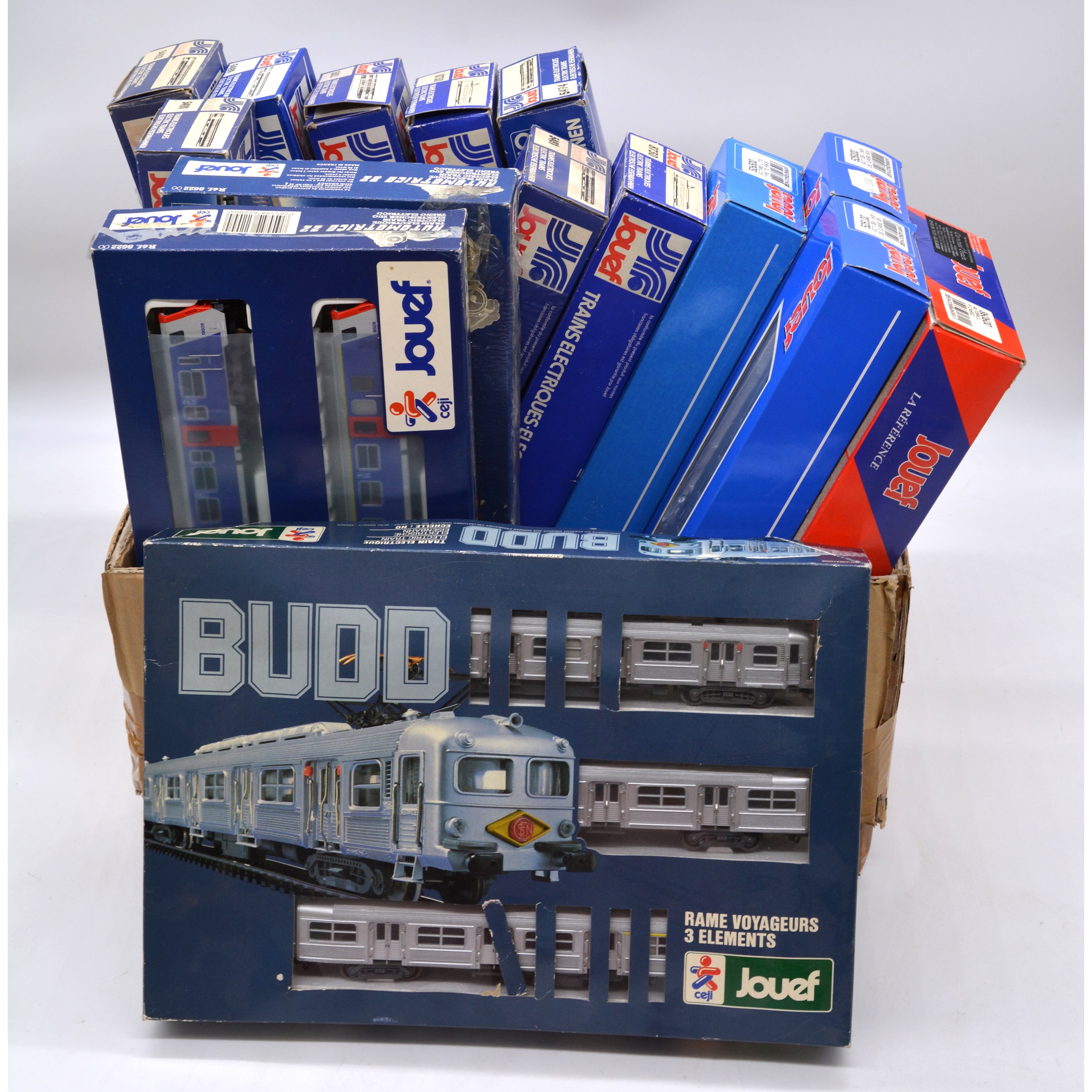 Lot 412 - Fifteen Jouef HO gauge model railway coaches