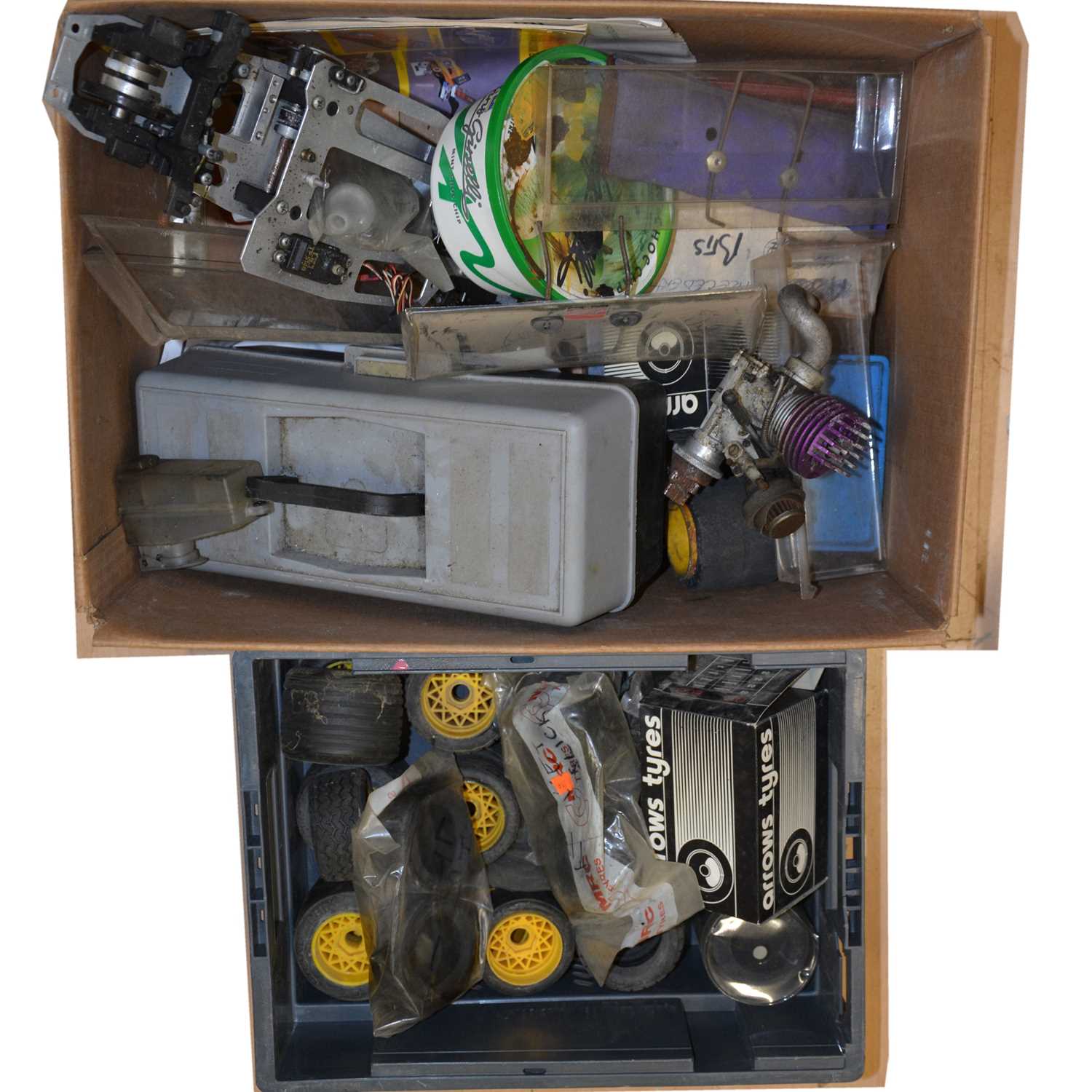 Lot 1282 - RC radio control racing car spares and