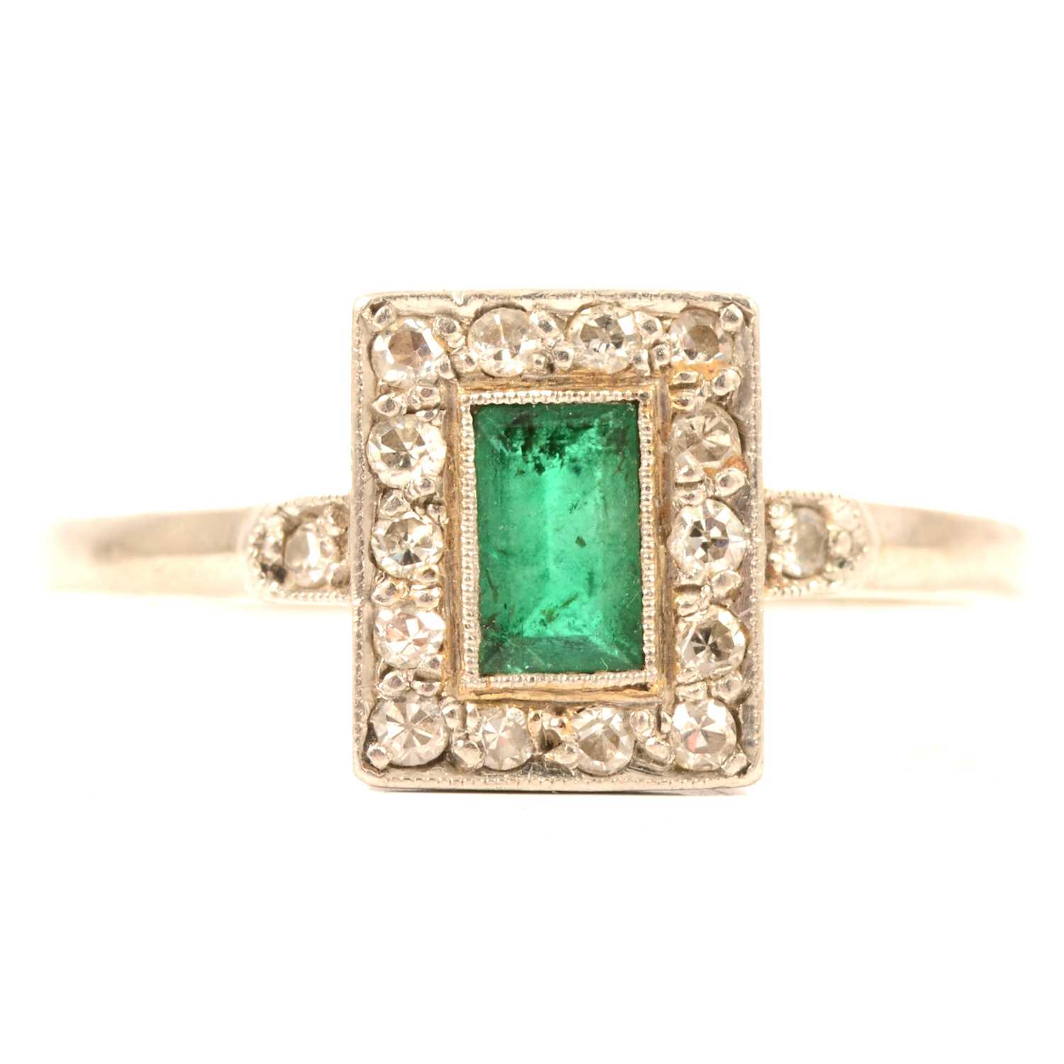 Lot 71 - A rectangular emerald and diamond cluster