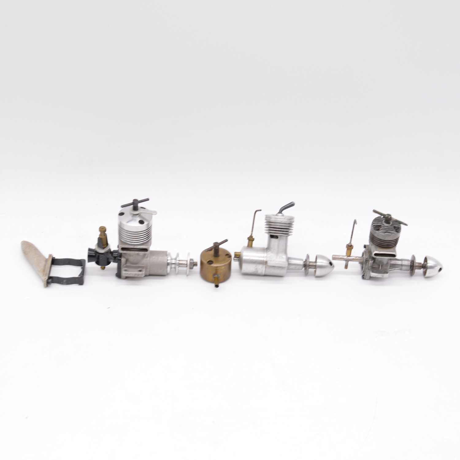 Lot 43 - Three ED diesel engines, including Bee mark 1;