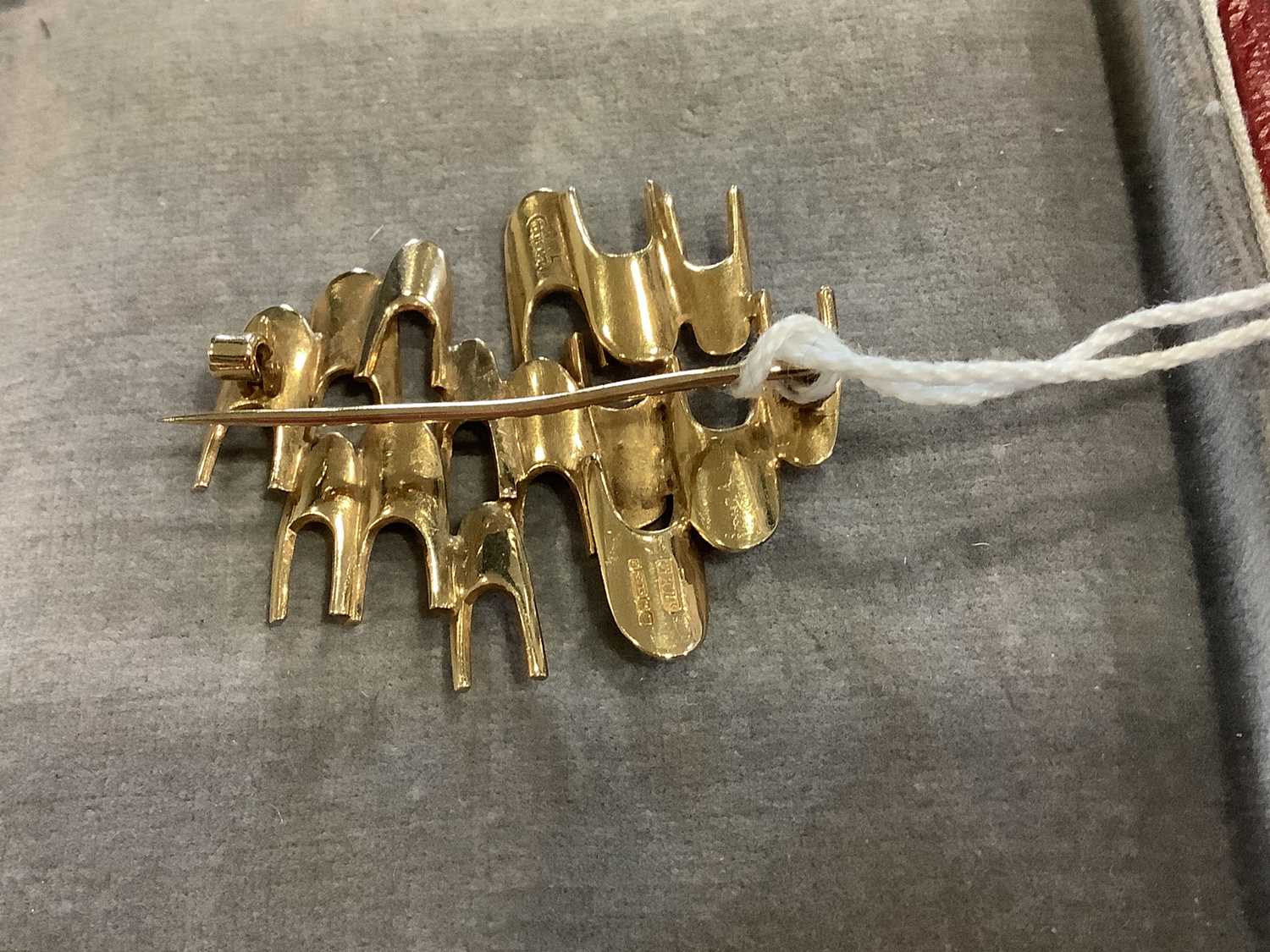 Lot 290 - Ernest Blyth for Ivan Tarratt - a 9 carat
