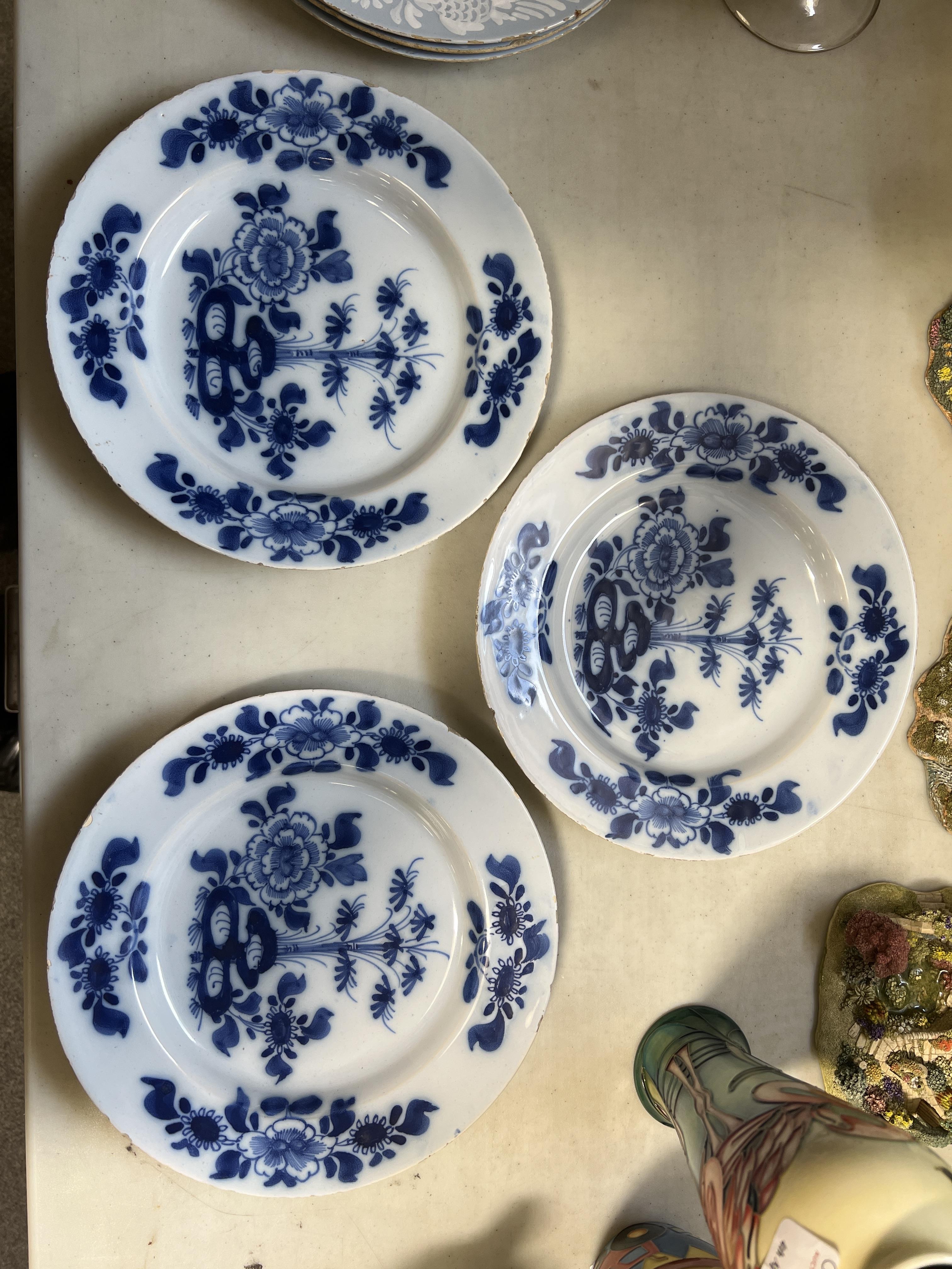 Lot 8 - Two sets of three Dutch Delft plates