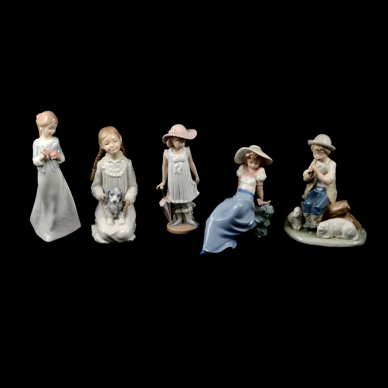 Lot 31 - Fifteen Nao figures, including Hello Kitty