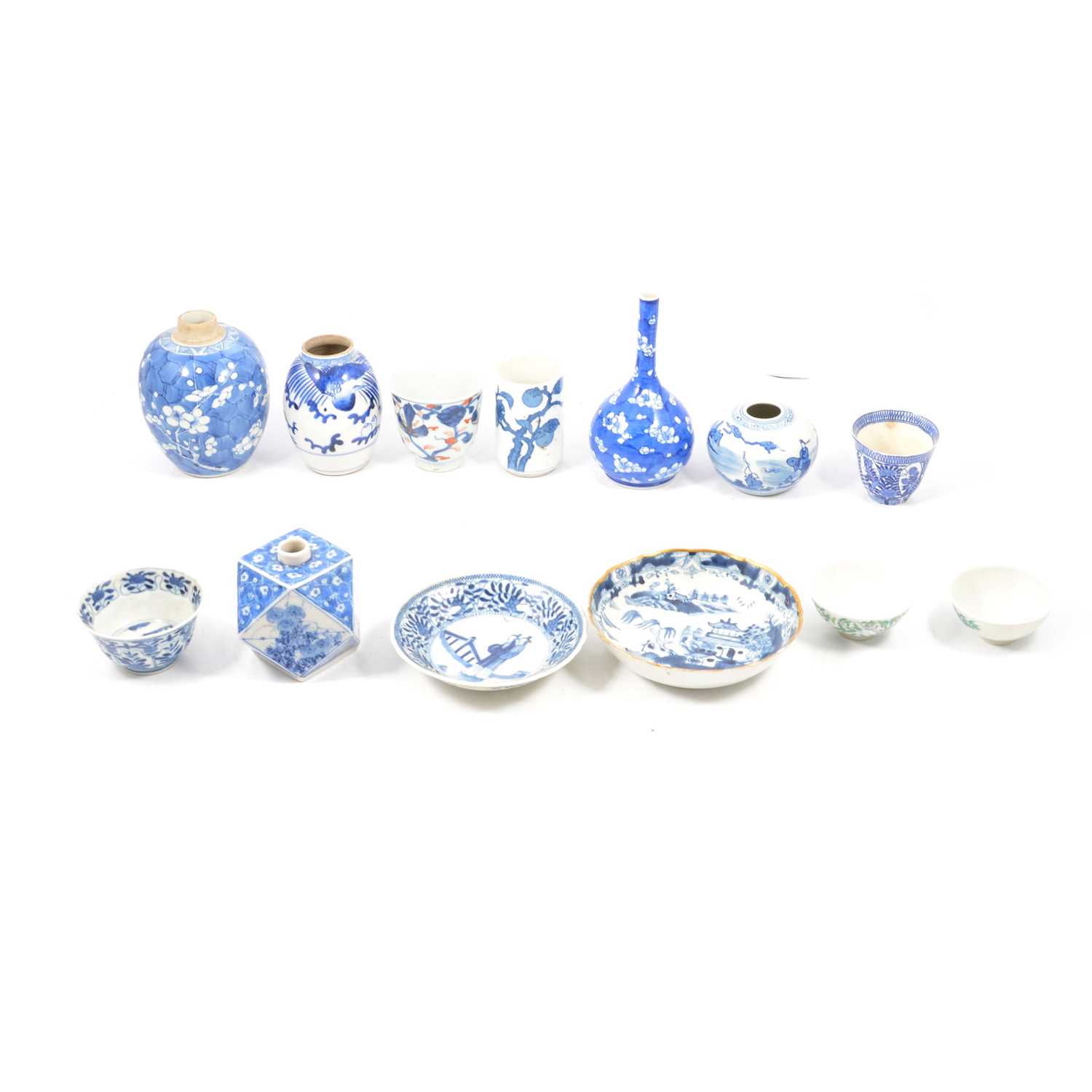Lot 66 - Pair of Chinese porcelain small bowls, other