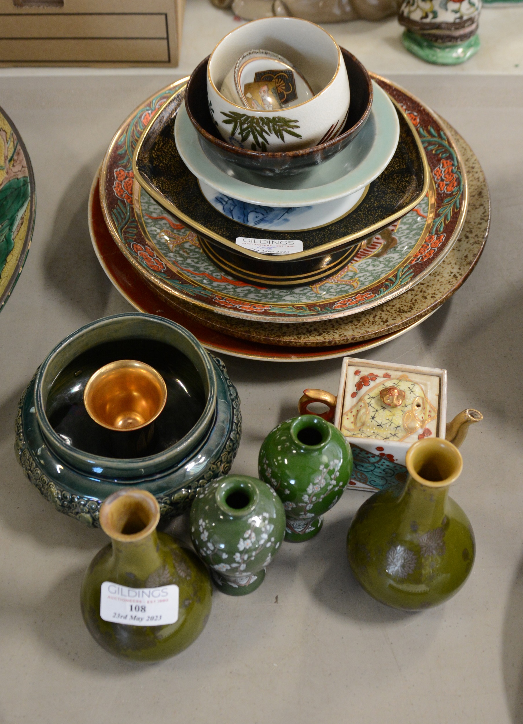Lot 71 - Small collection of Asian ceramics,