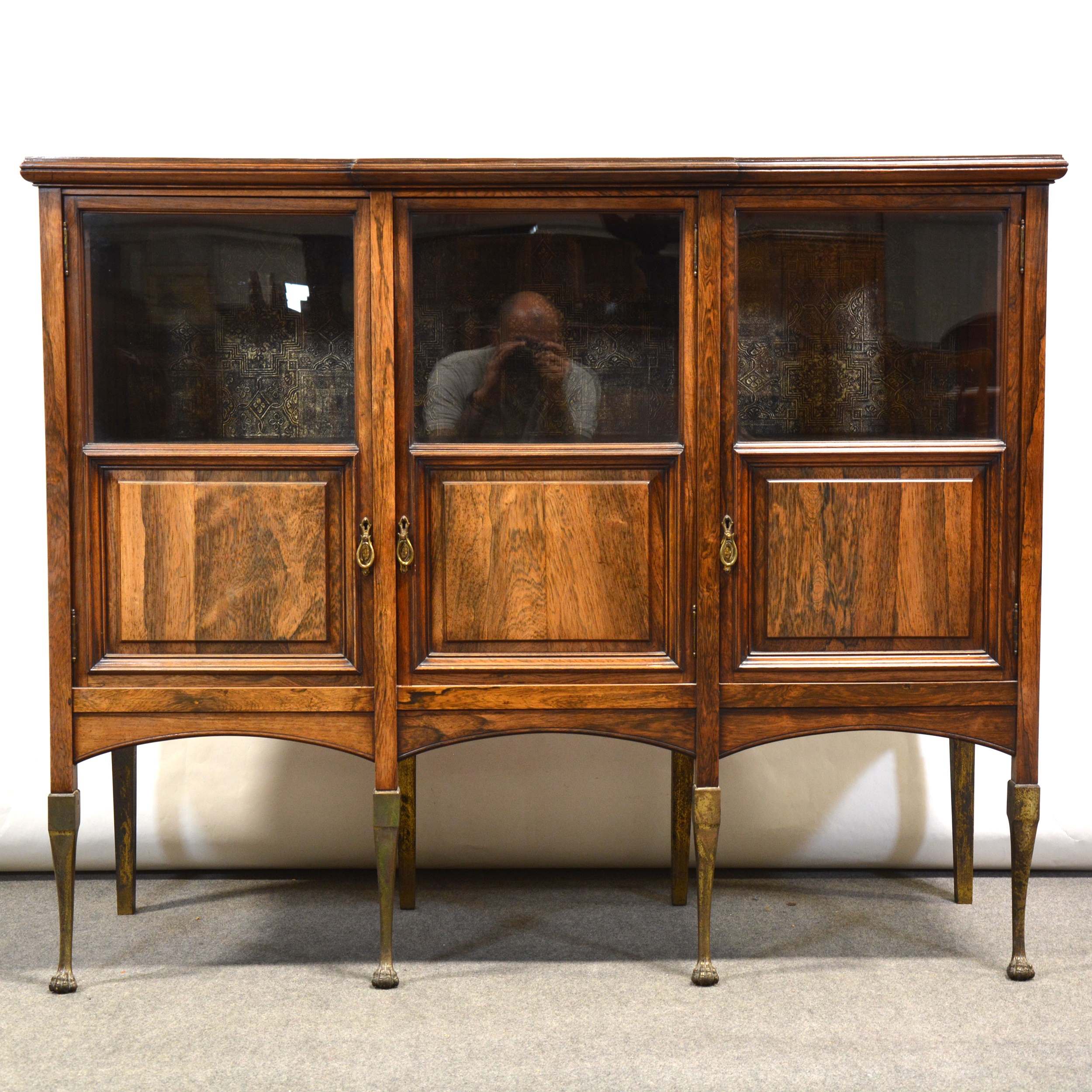 Lot 321 - Edwardian breakfront rosewood display