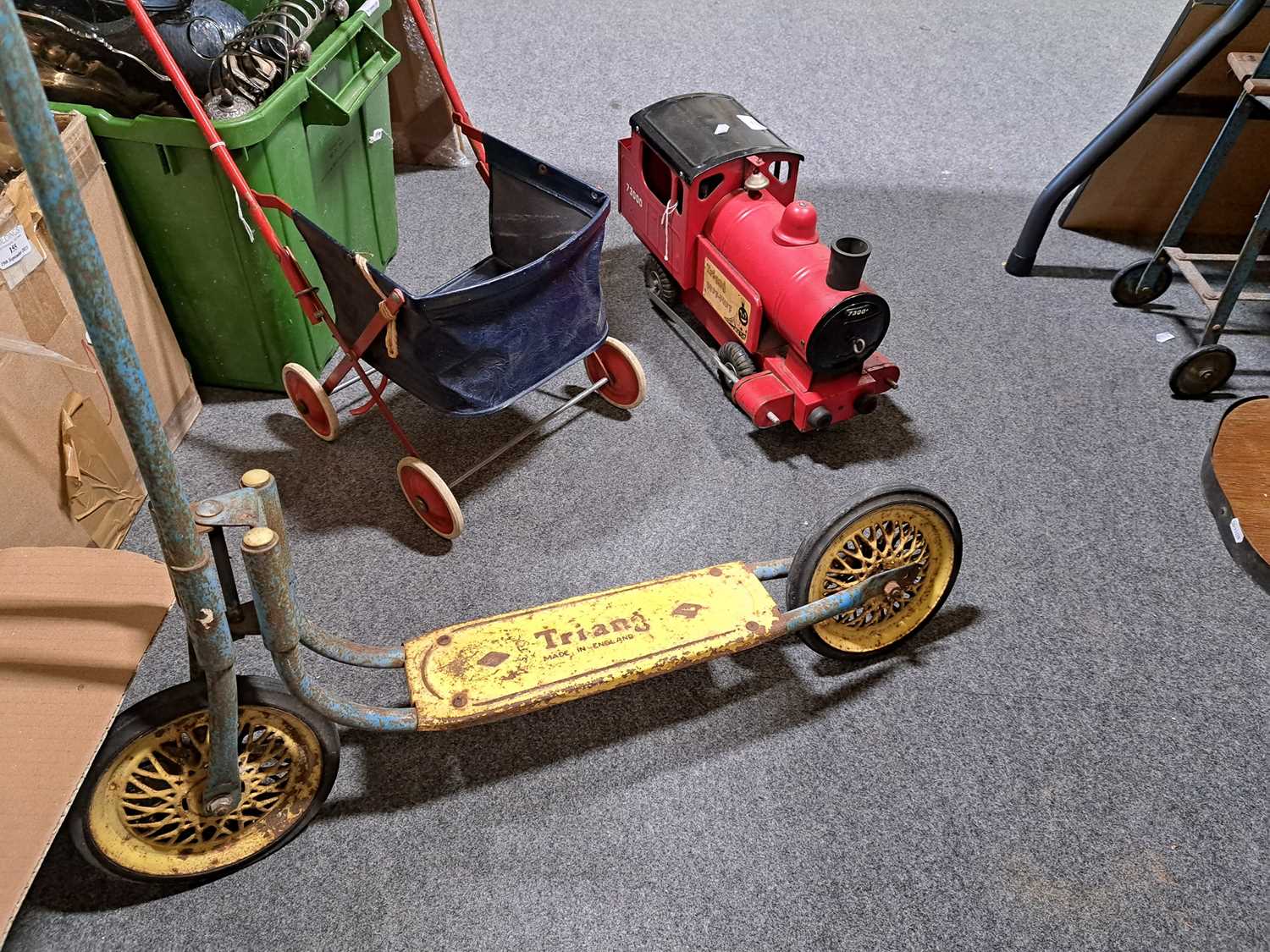 Lot 168 - Six vintage toys, including Triang Puff Puff