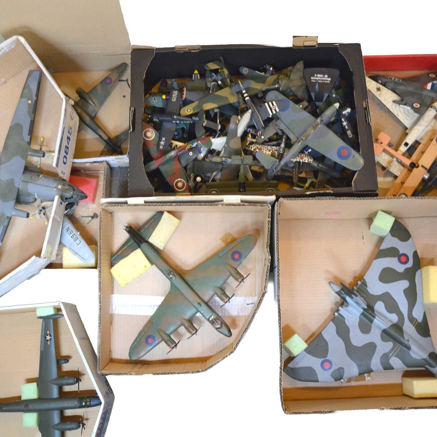 Lot 90 - Approximately fifty model aircraft, including
