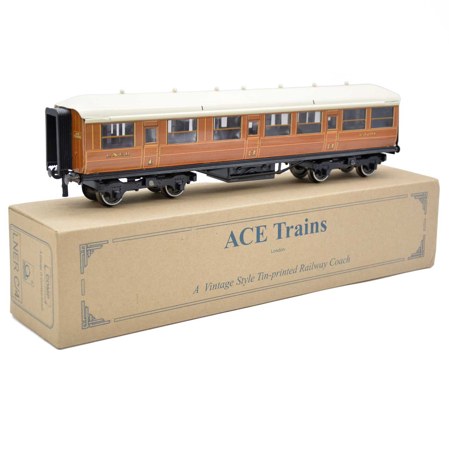 Lot 272 - ACE trains O gauge LNER corridor passenger