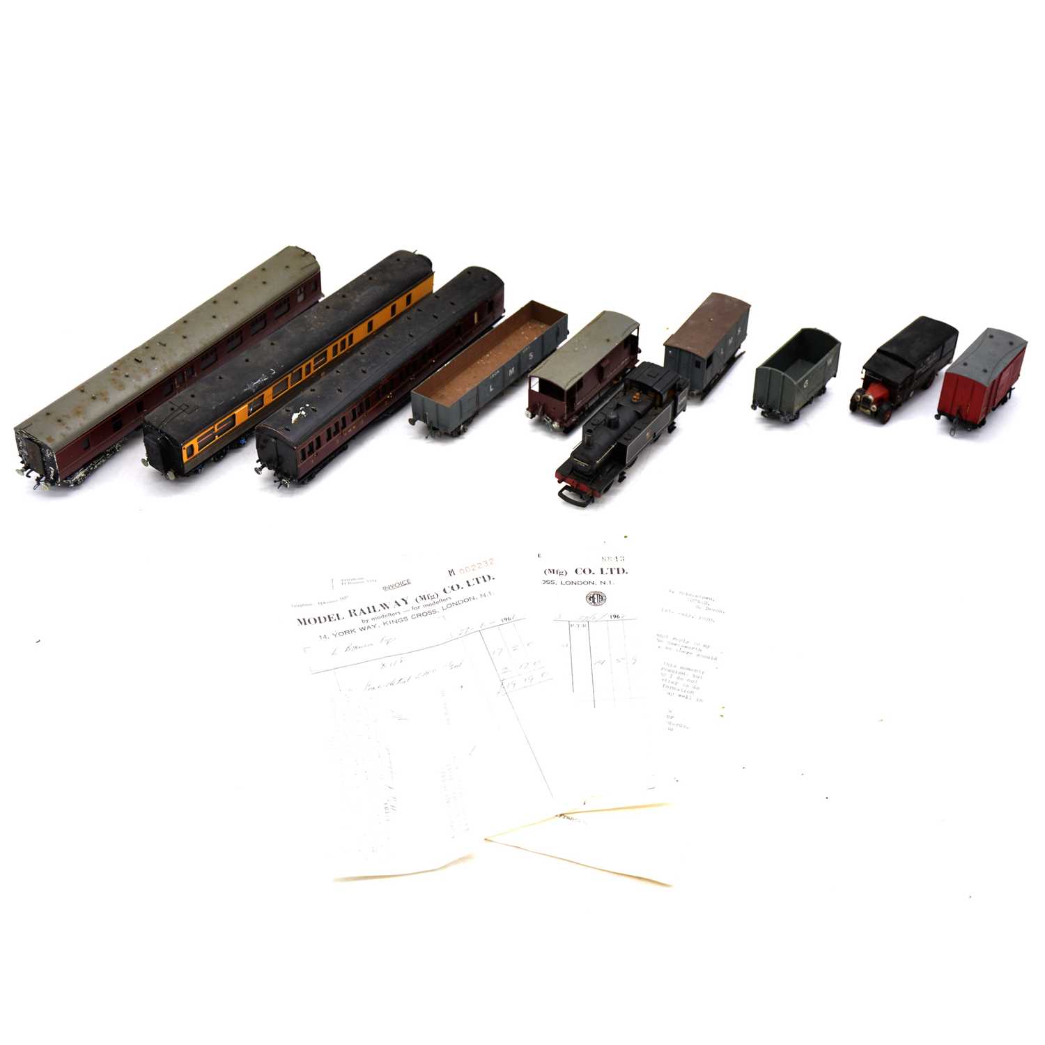 Lot 346 - Eight professional and kit built OO gauge