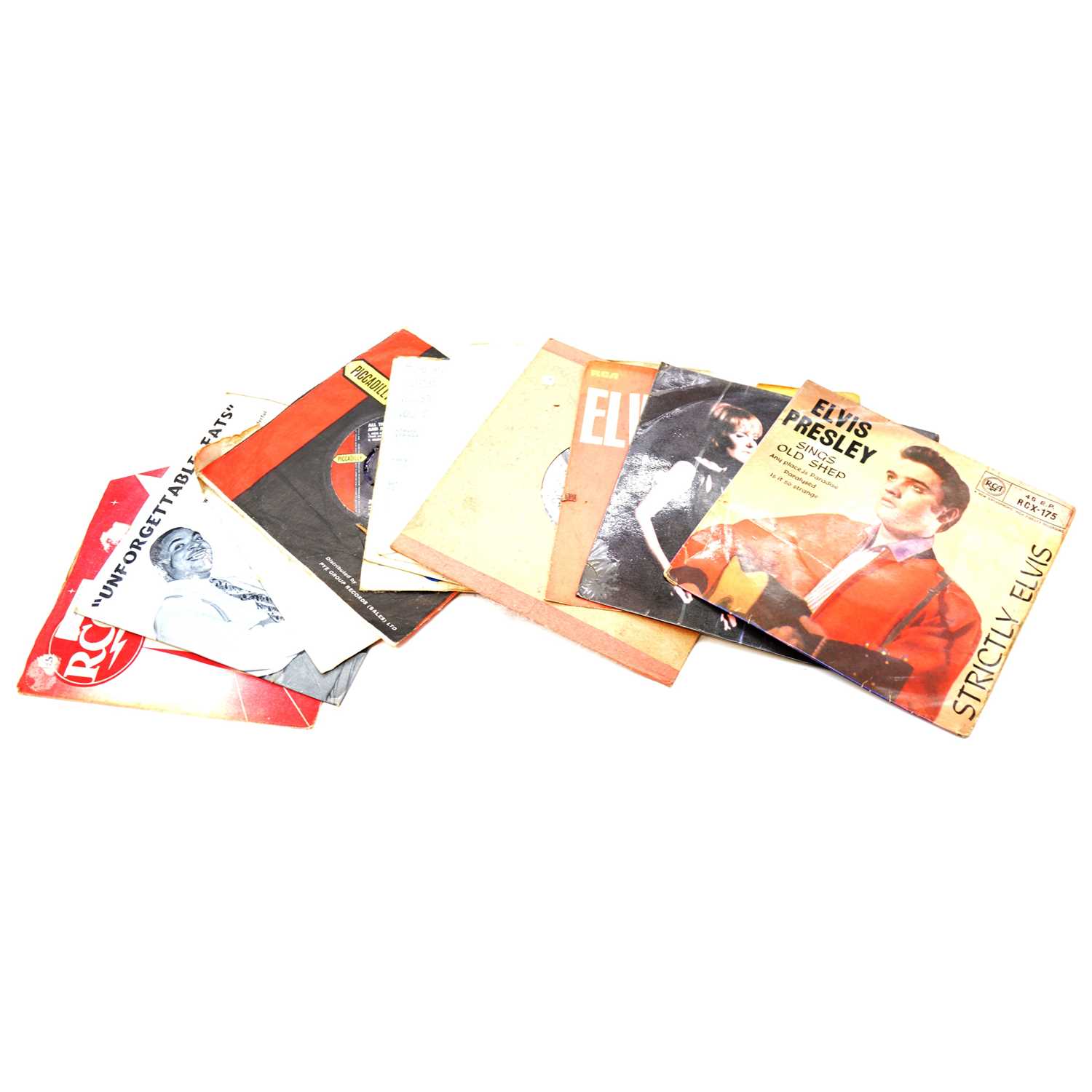 Lot 138 - Popular music: Beatles and Elvis fanzines,