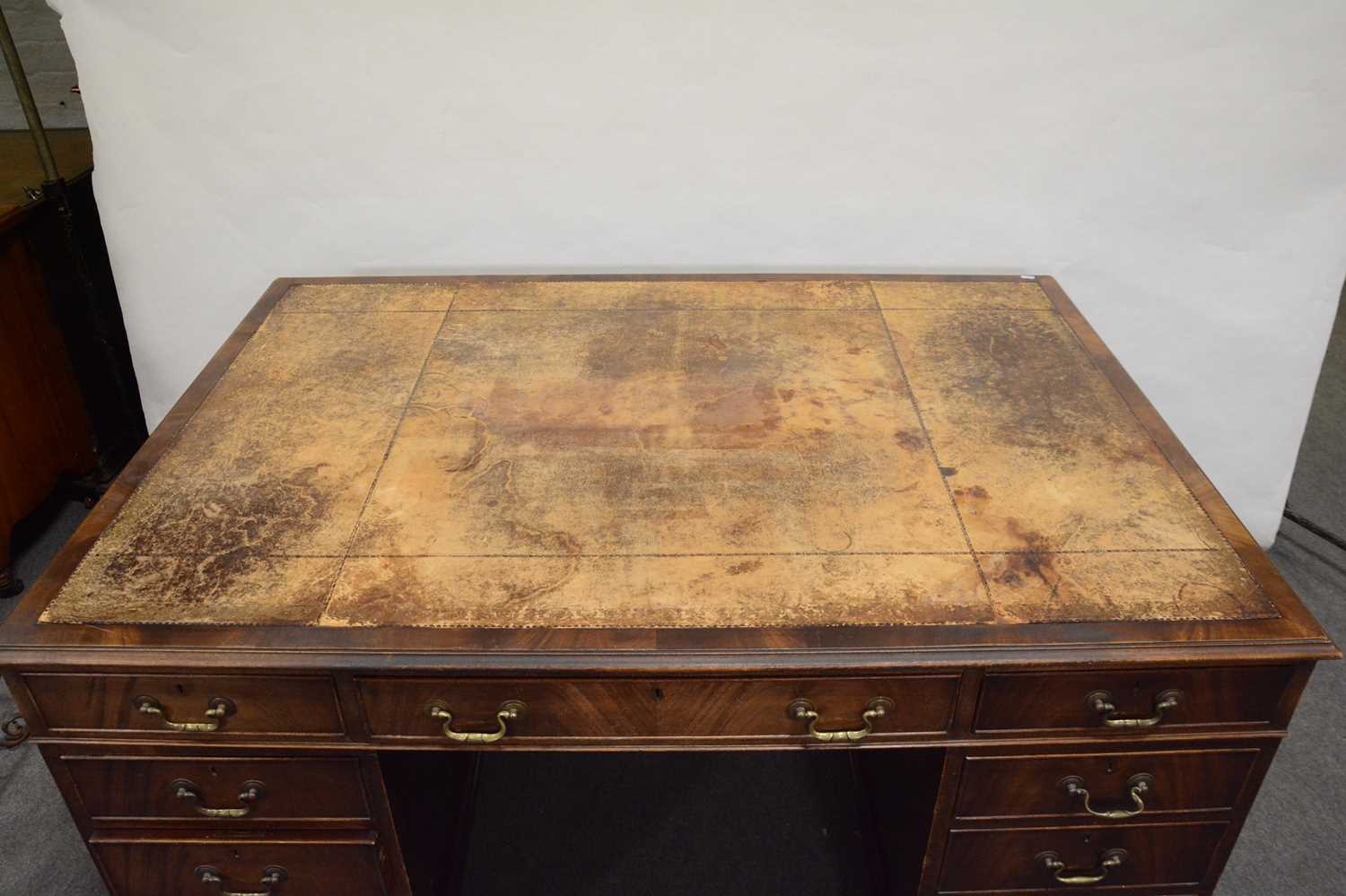 Lot 289 - Reproduction mahogany twin pedestal