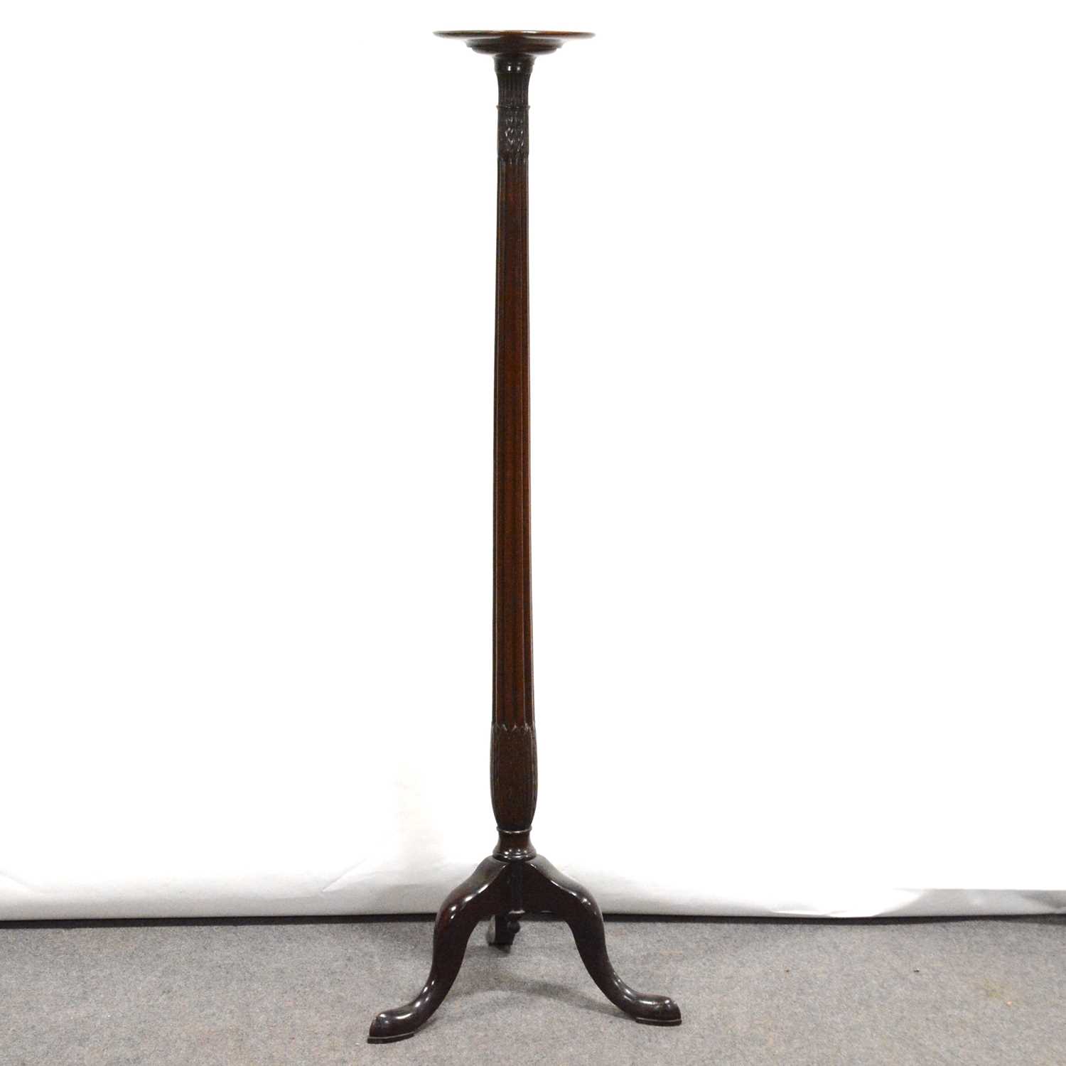 Lot 271 - Hepplewhite pattern mahogany jardiniere