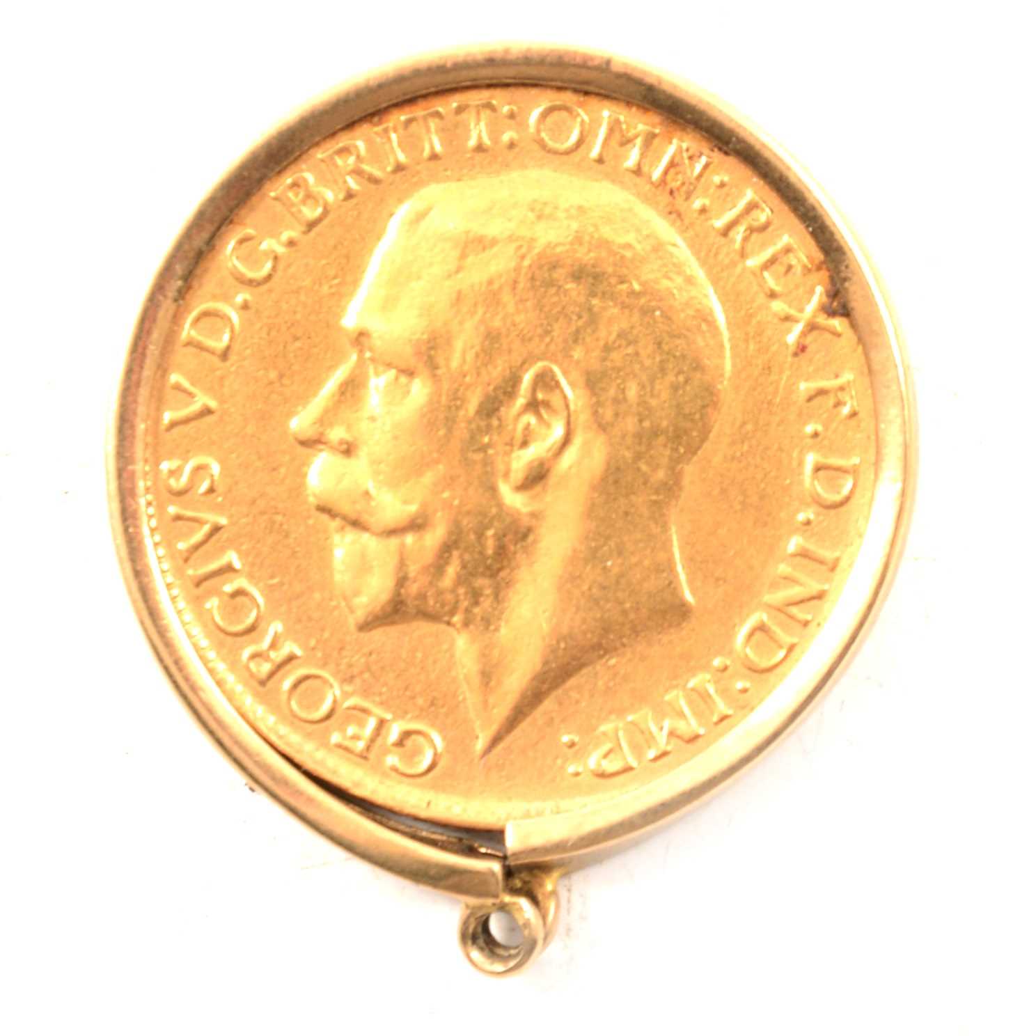 Lot 189 - George V gold Sovereign coin, 1912,
