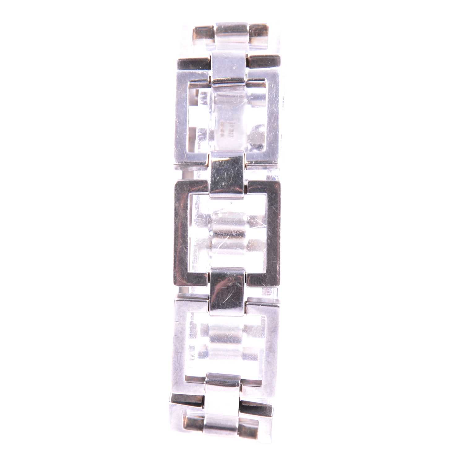 Lot 323 - A silver modernist square link bracelet in