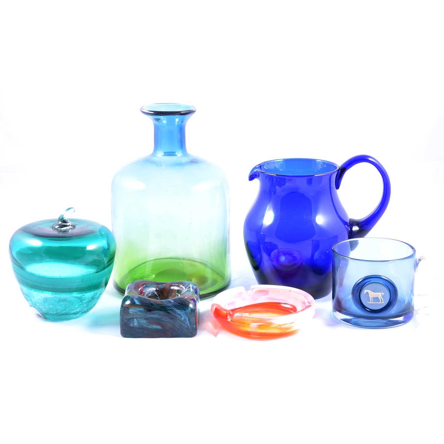 Lot 68 - Small collection of assorted decorative glass