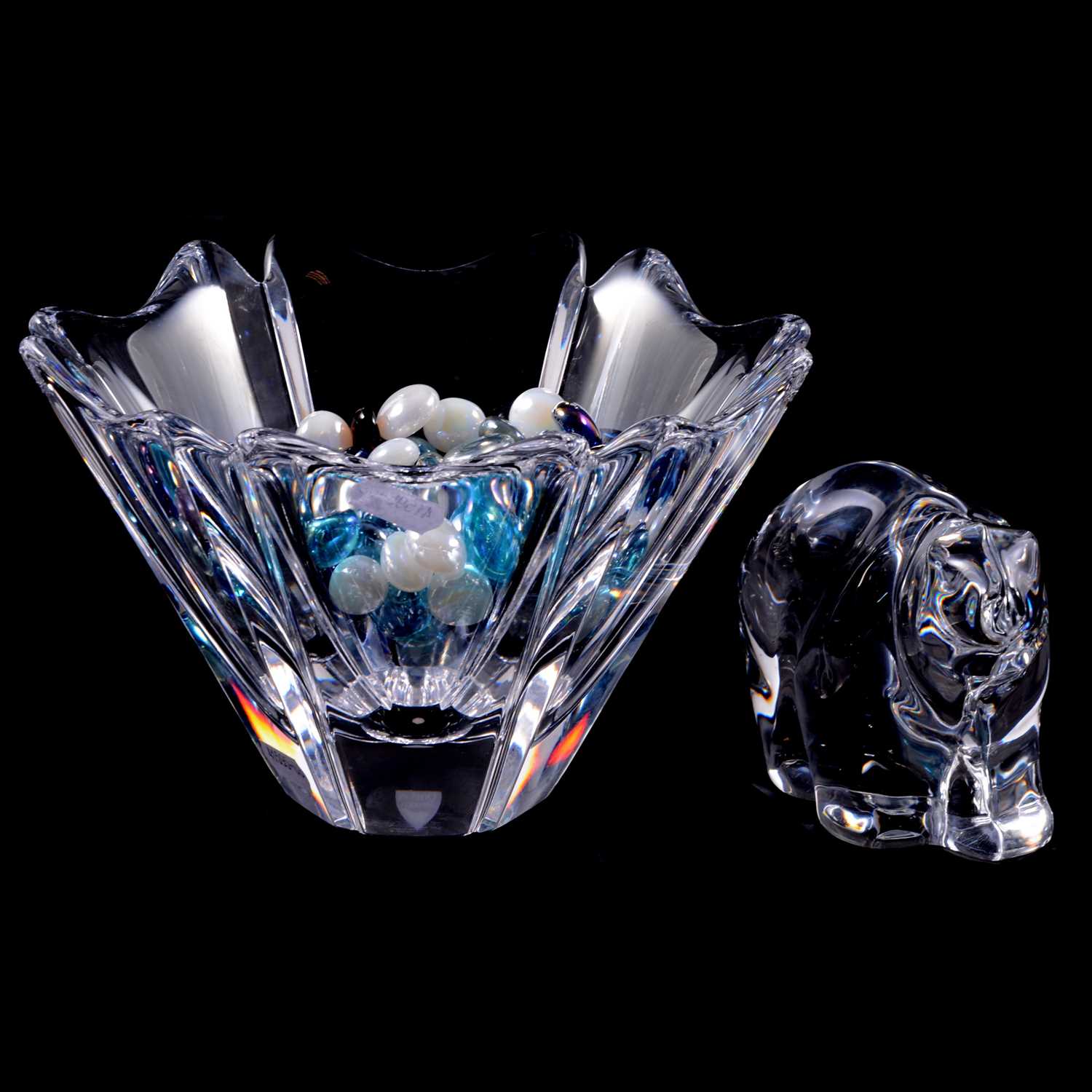 Lot 139 - An Orrefors glass bowl and modern Crystal