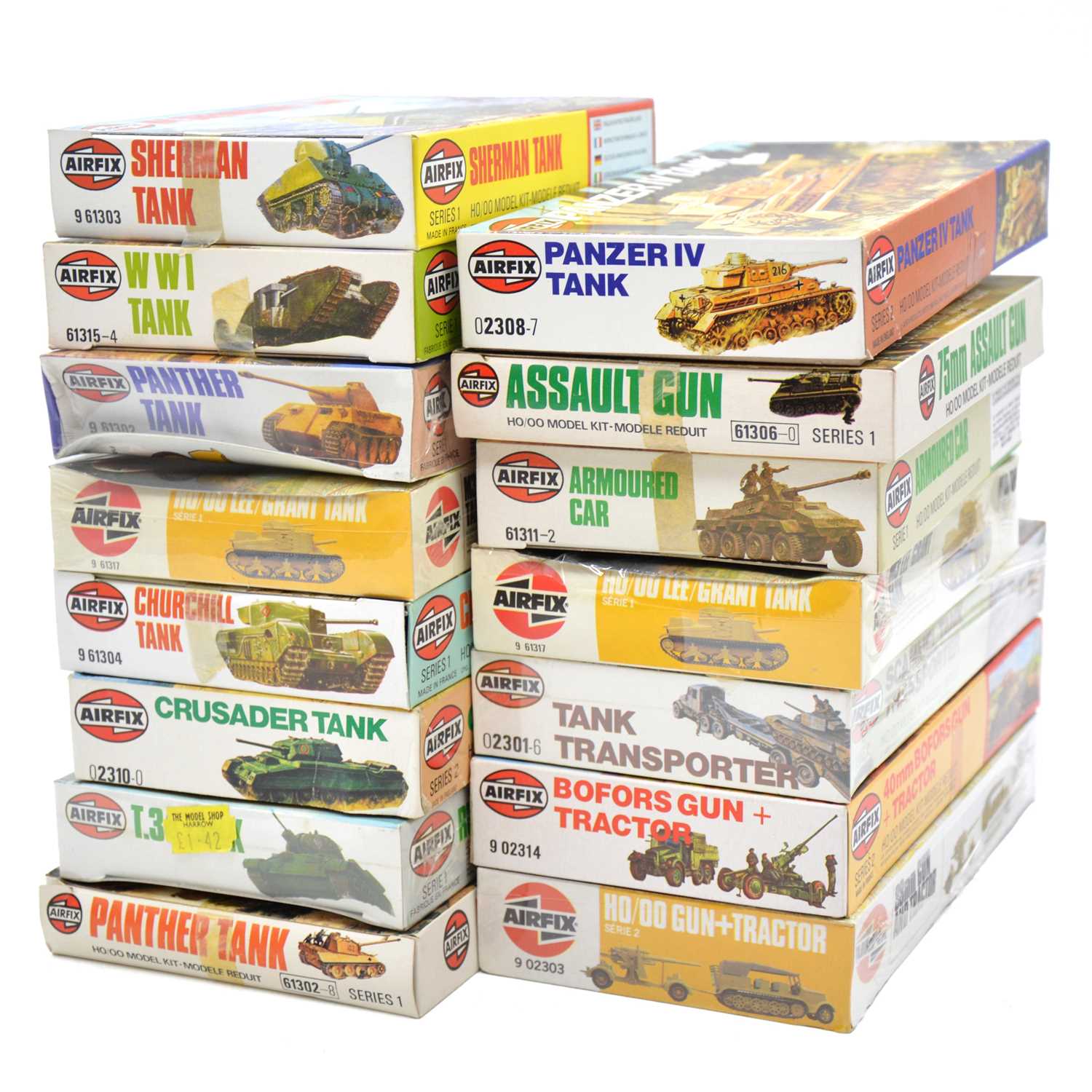 Lot 118 - Fifteen Airfix OO/HO scale model vehicle