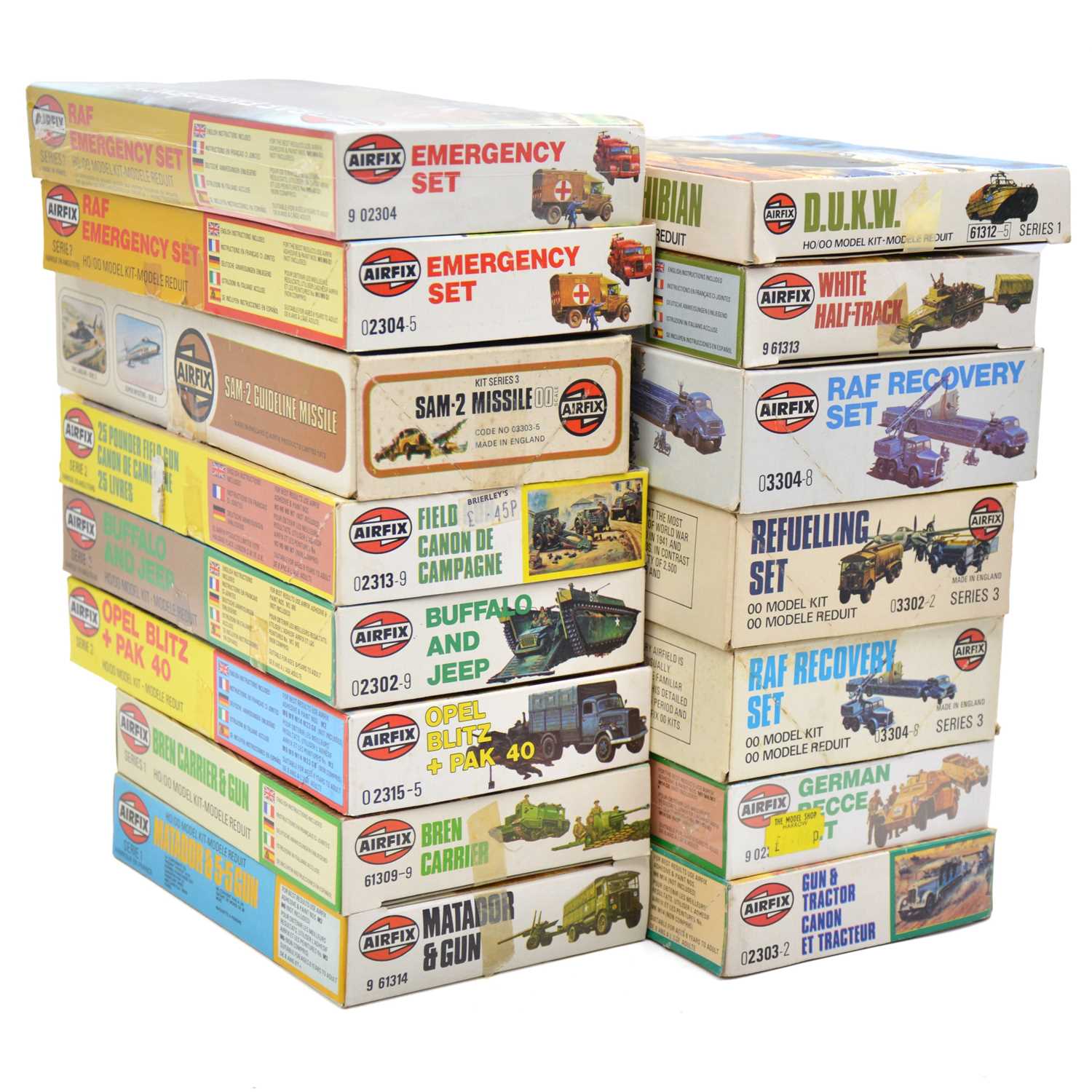 Lot 116 - Fifteen Airfix OO/HO scale model vehicle