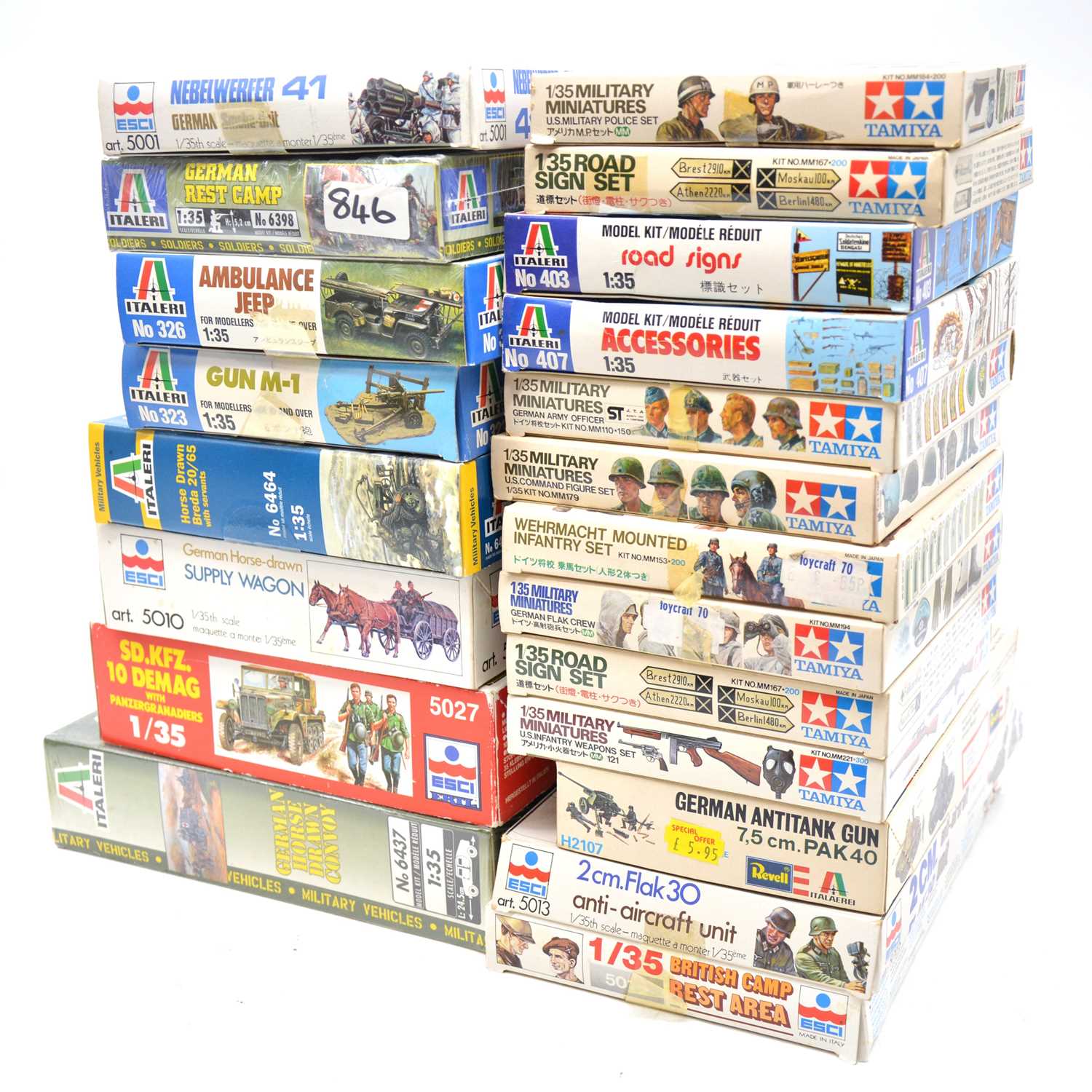 Lot 25 - Twenty-one 1/35 scale model figures and