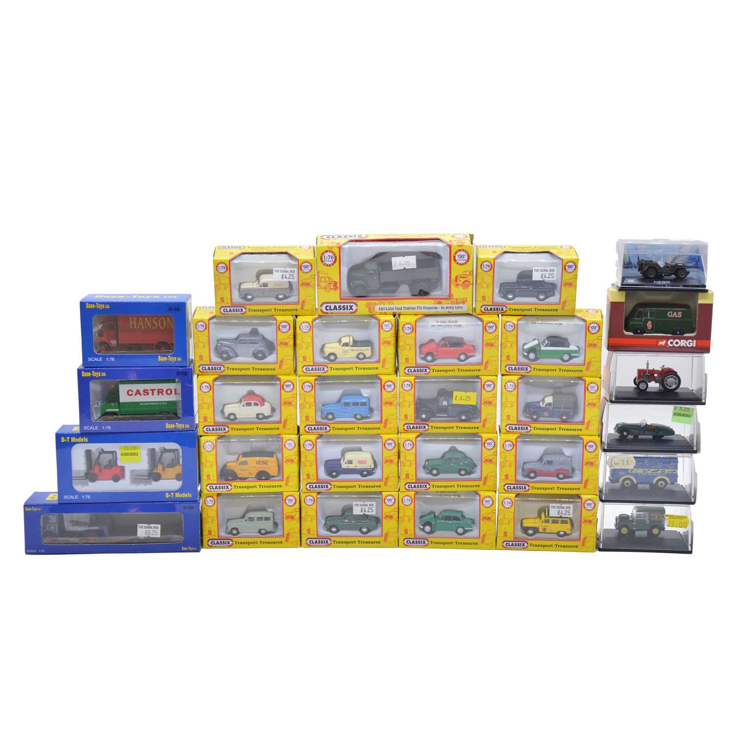 Lot 50 - Twenty-nine 1/76 scale die-cast cars